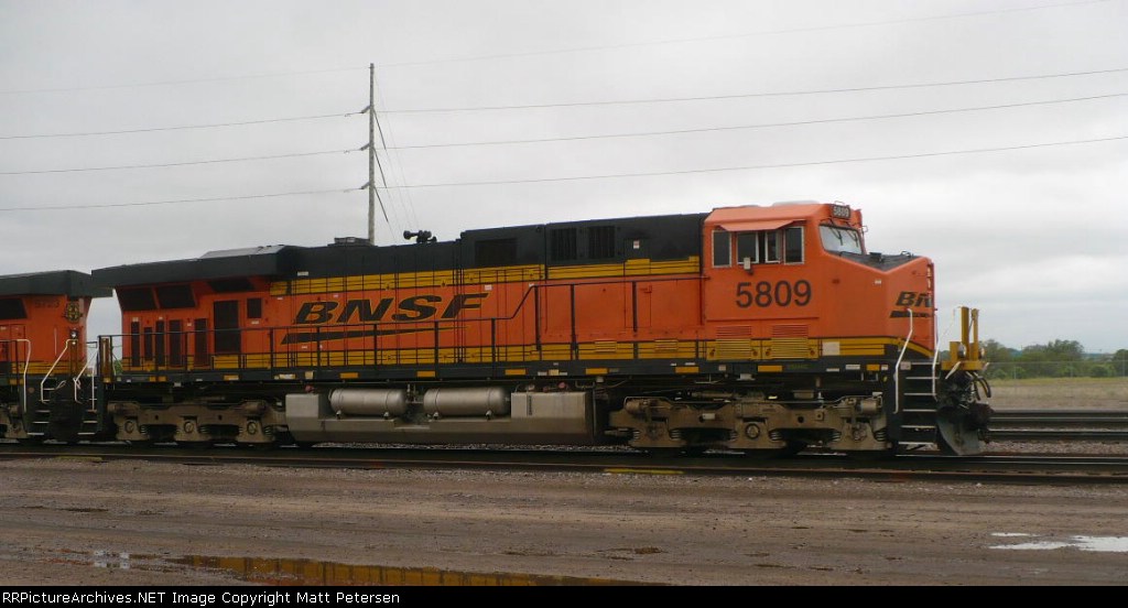 BNSF 5809